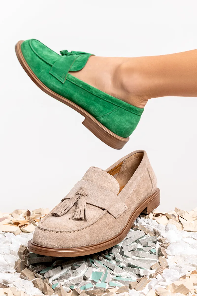 Modern shoes and clothes that follow world trends. | AVANGARDIA CONCEPT ...
